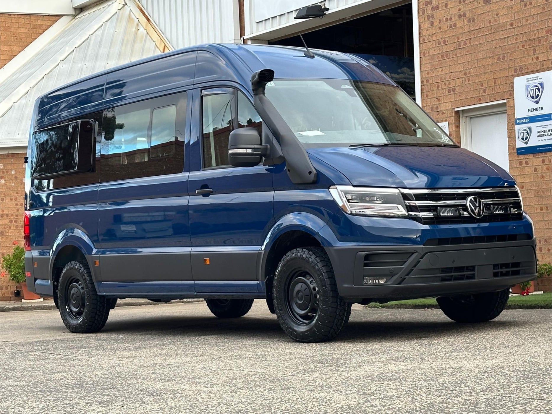 2025 VW CRAFTER 35 TDI410 MWB 4MOTION 3.88t - DEEP OCEAN BLUE - [NEW ...
