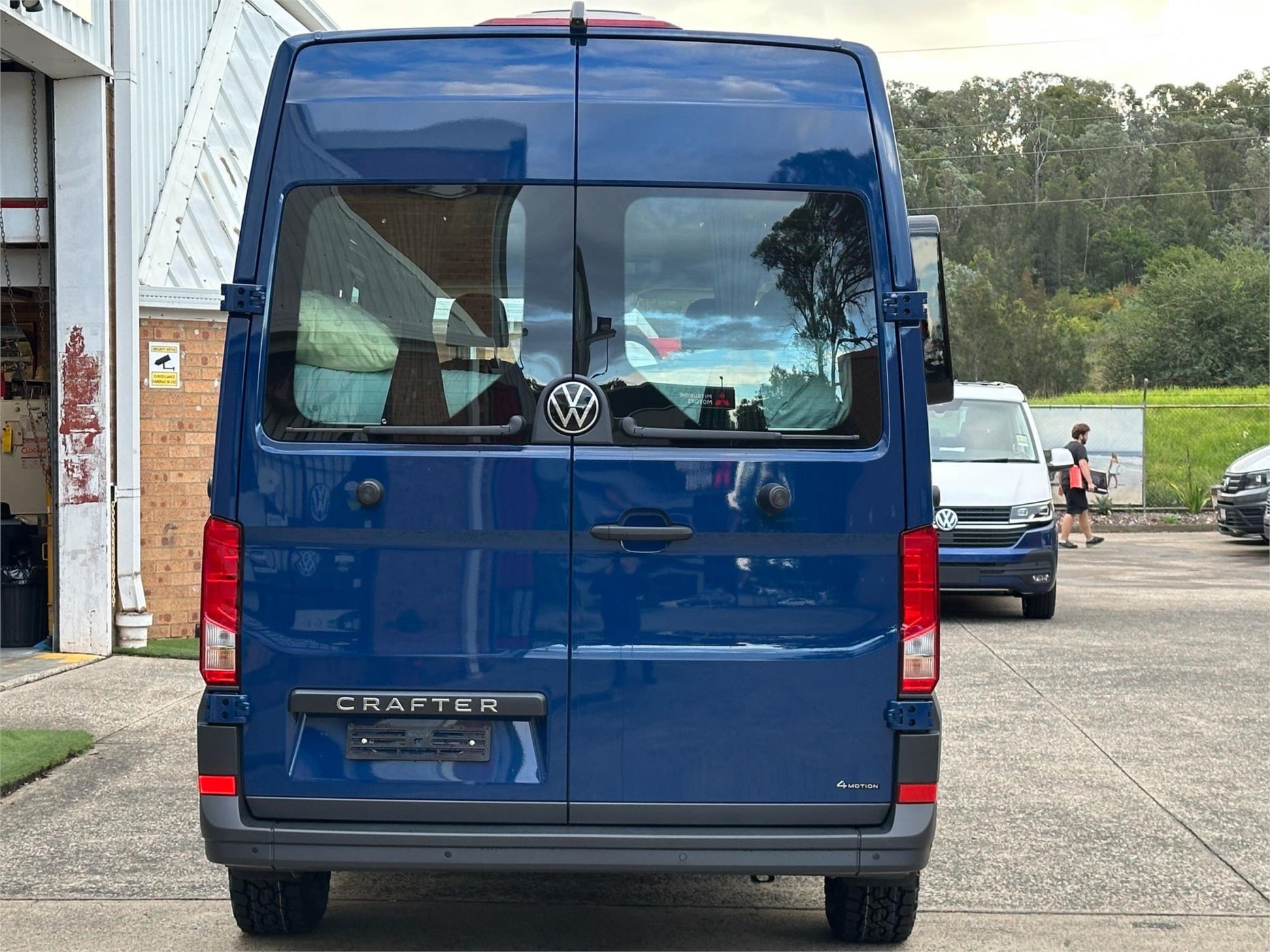 2025 VW CRAFTER 35 TDI410 MWB 4MOTION 3.88t - DEEP OCEAN BLUE - [NEW ...