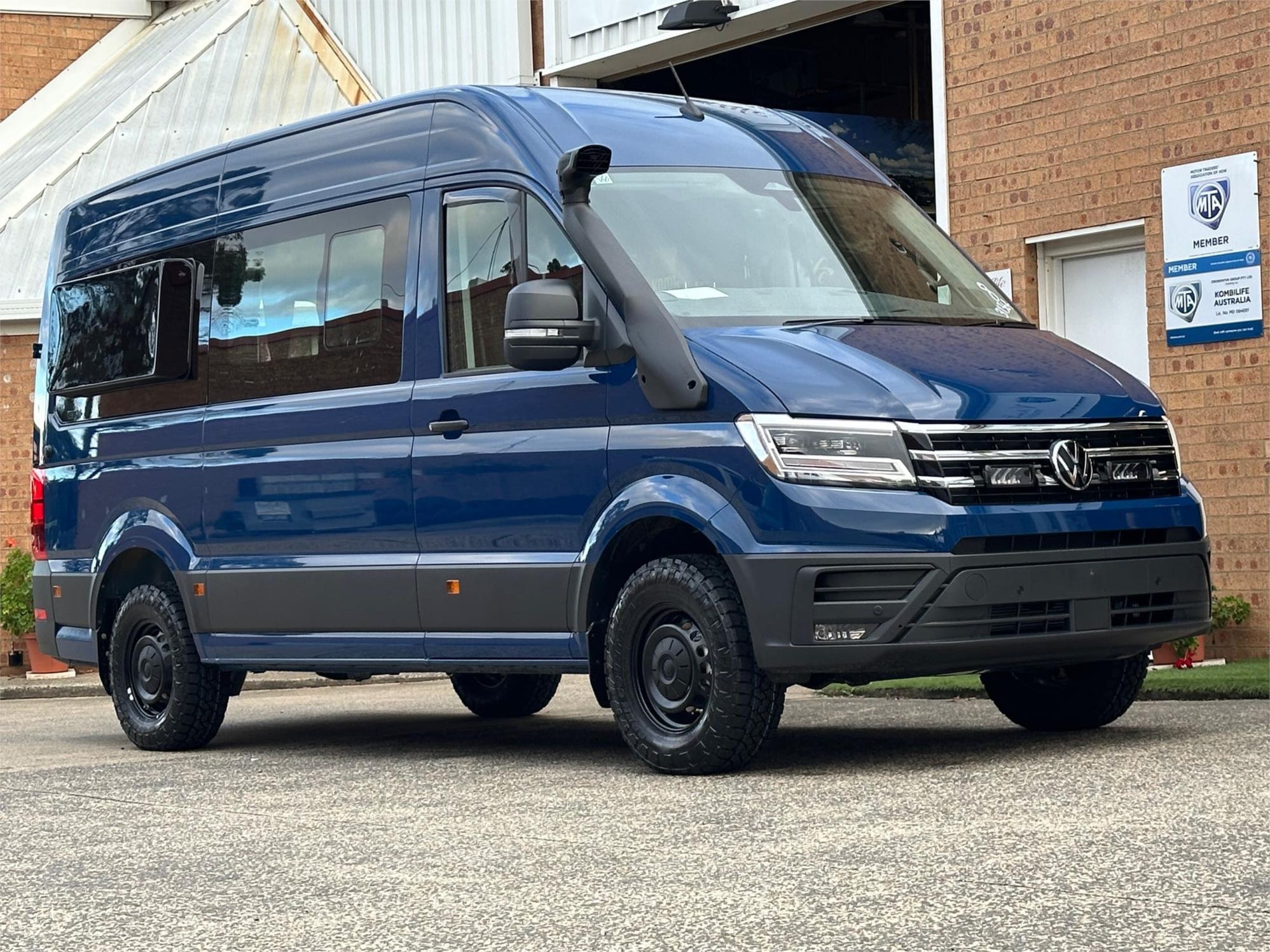 2025 VW CRAFTER 35 TDI410 MWB 4MOTION 3.88t - DEEP OCEAN BLUE - [NEW ...