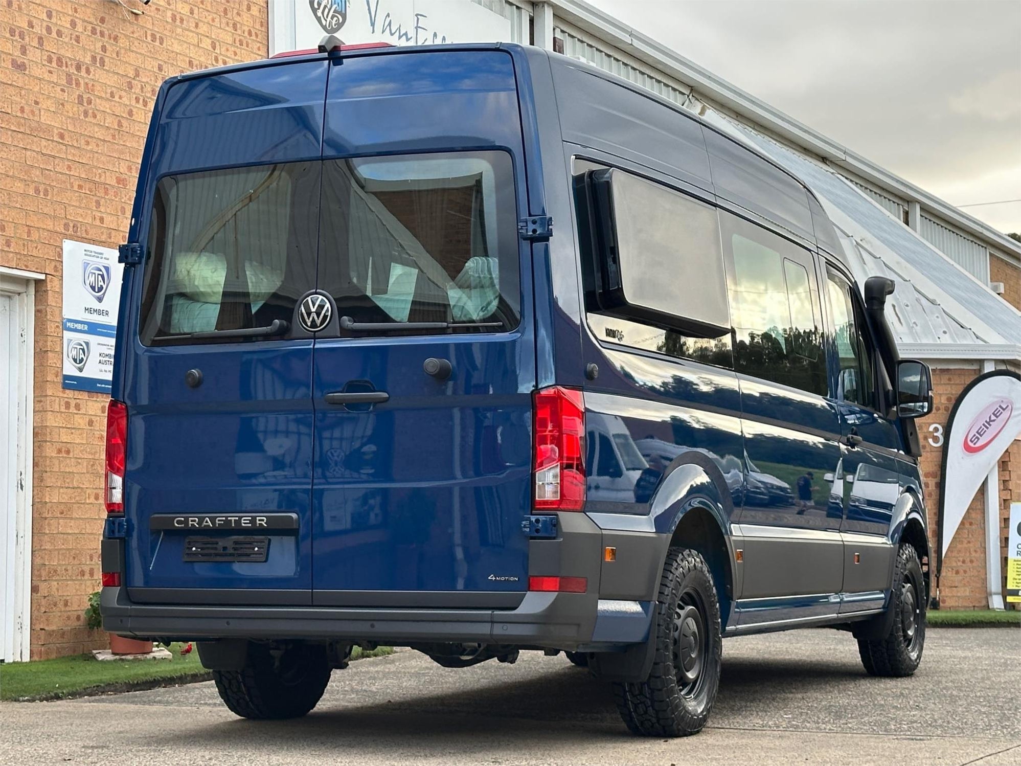 2025 VW CRAFTER 35 TDI410 MWB 4MOTION 3.88t - DEEP OCEAN BLUE - [NEW ...