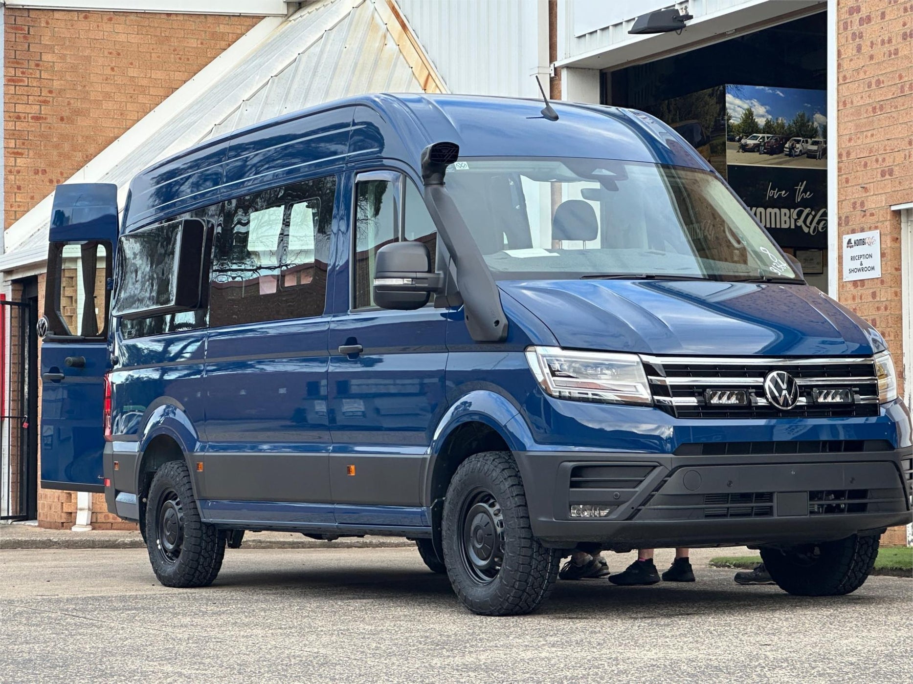 2025 VW CRAFTER 35 TDI410 MWB 4MOTION 3.88t - DEEP OCEAN BLUE - [NEW ...