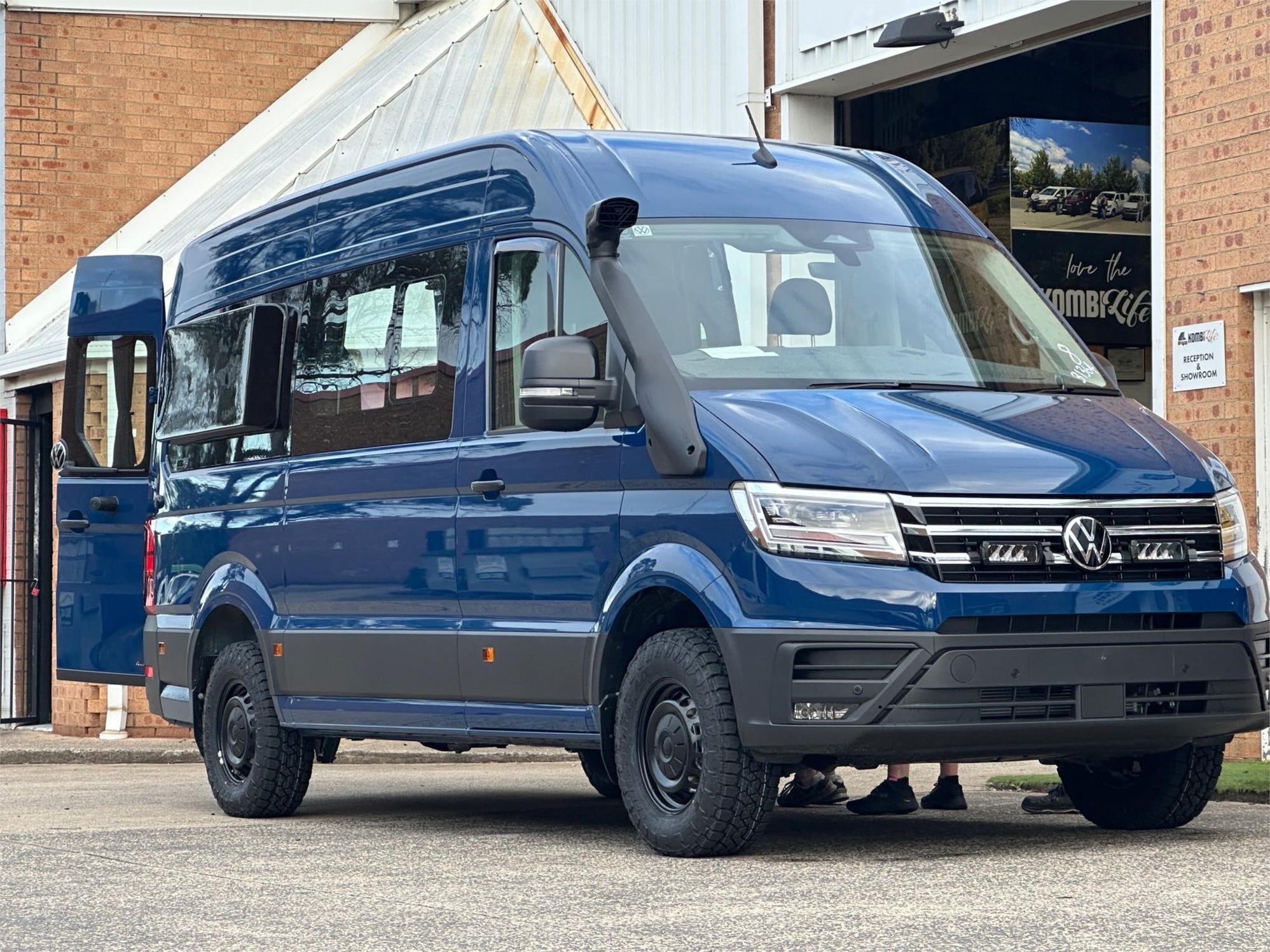 2025 VW CRAFTER 35 TDI410 MWB 4MOTION 3.88t - DEEP OCEAN BLUE - [NEW ...