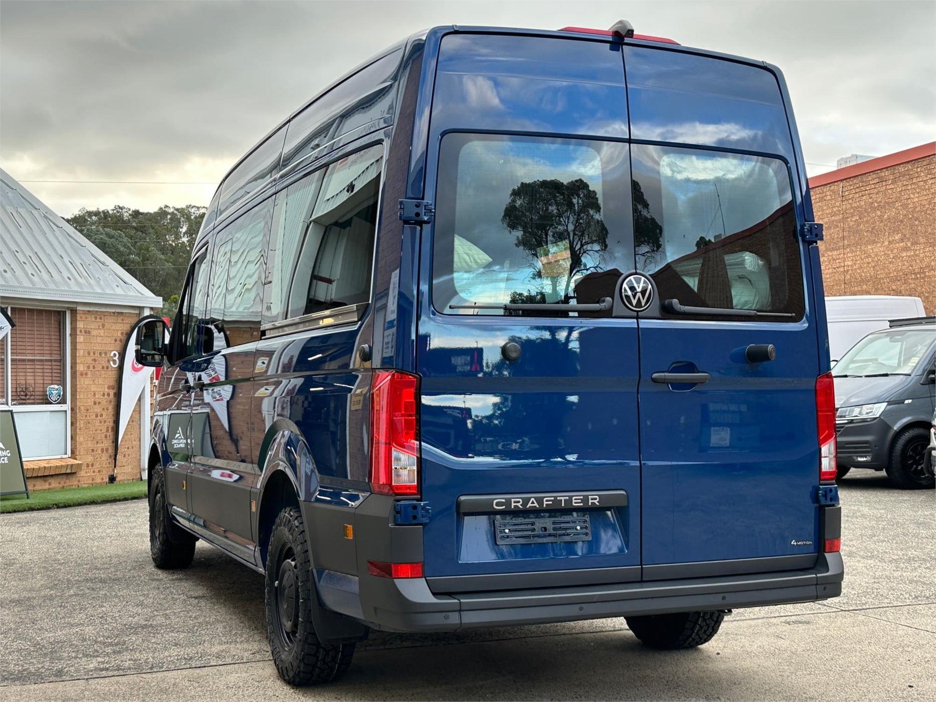 2025 VW CRAFTER 35 TDI410 MWB 4MOTION 3.88t - DEEP OCEAN BLUE - [NEW ...