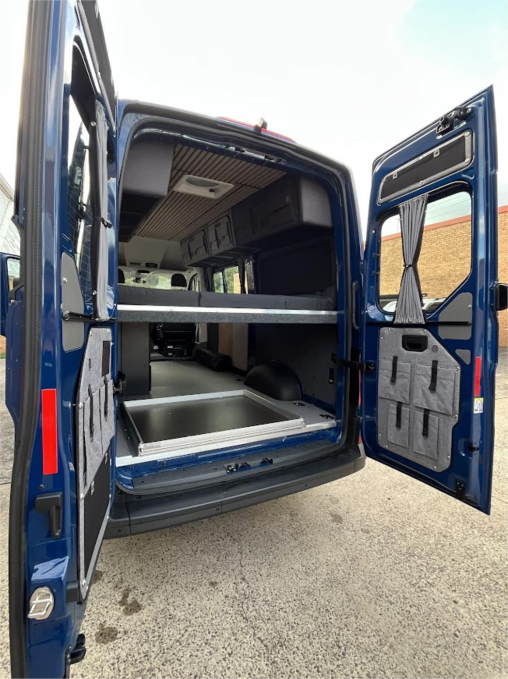 2025 VW CRAFTER 35 TDI410 MWB 4MOTION 3.88t - DEEP OCEAN BLUE - [NEW ...