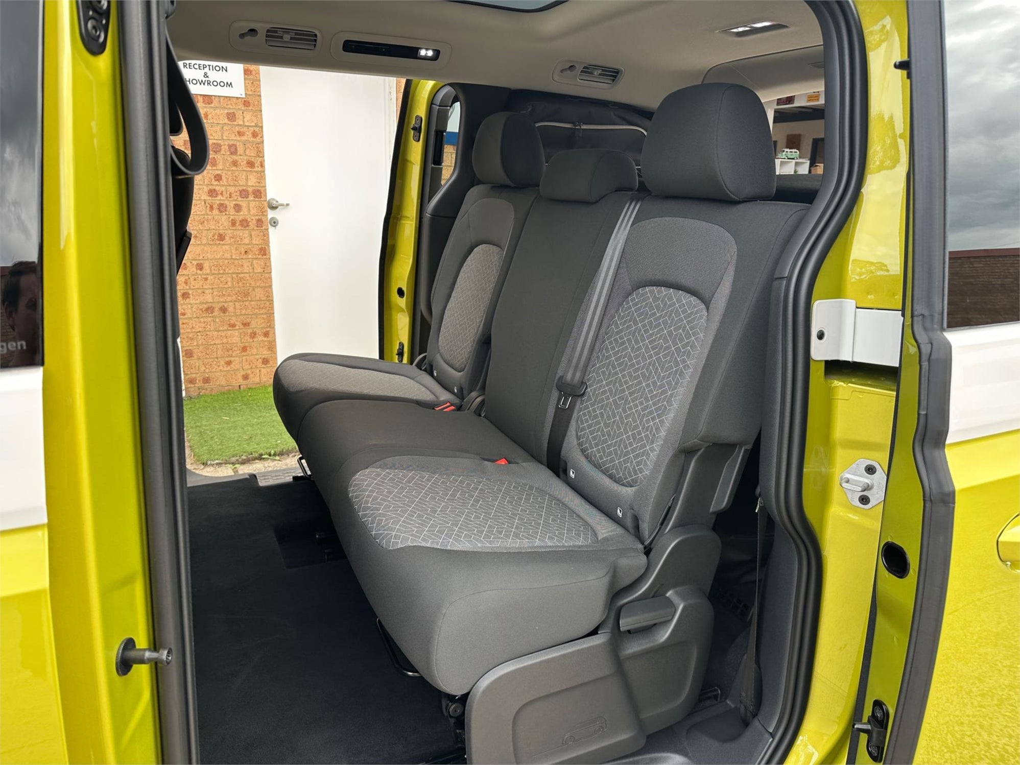2025 VOLKSWAGEN ID BUZZ PRO SWB CANDY WHITE/POMELO YELLOW CAMPER - [DE ...