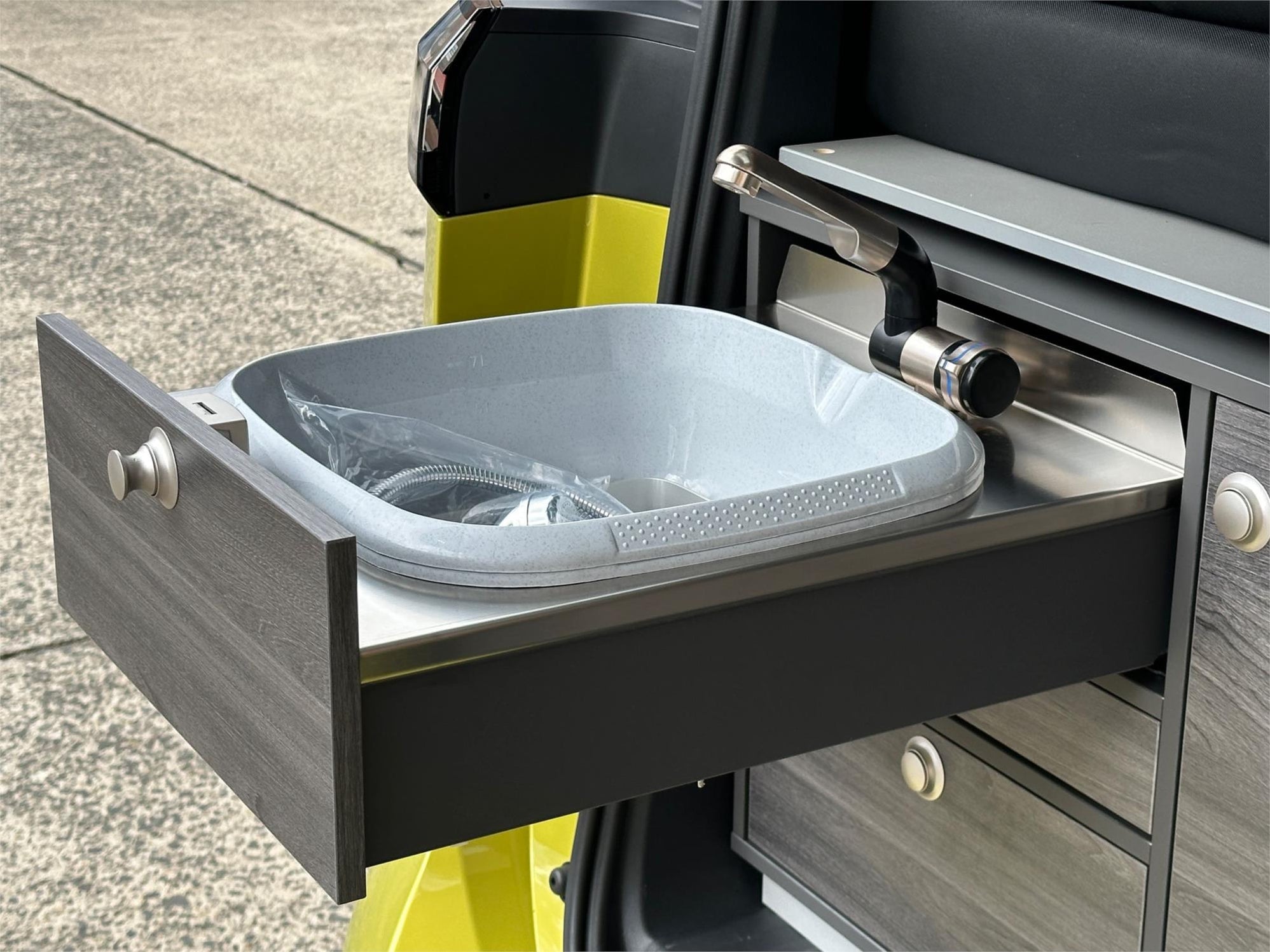 2025 VOLKSWAGEN ID BUZZ PRO SWB CANDY WHITE/POMELO YELLOW CAMPER - [DE ...