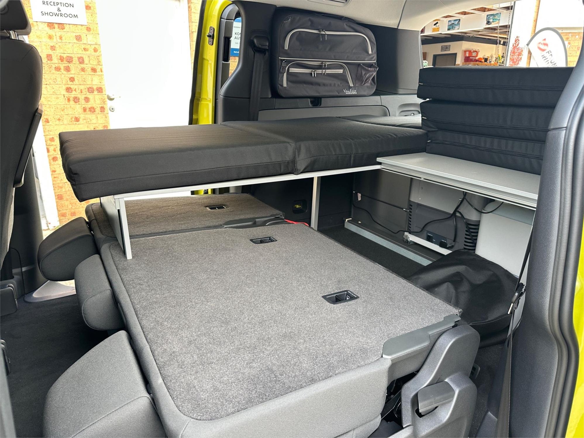 2025 VOLKSWAGEN ID BUZZ PRO SWB CANDY WHITE/POMELO YELLOW CAMPER - [DE ...
