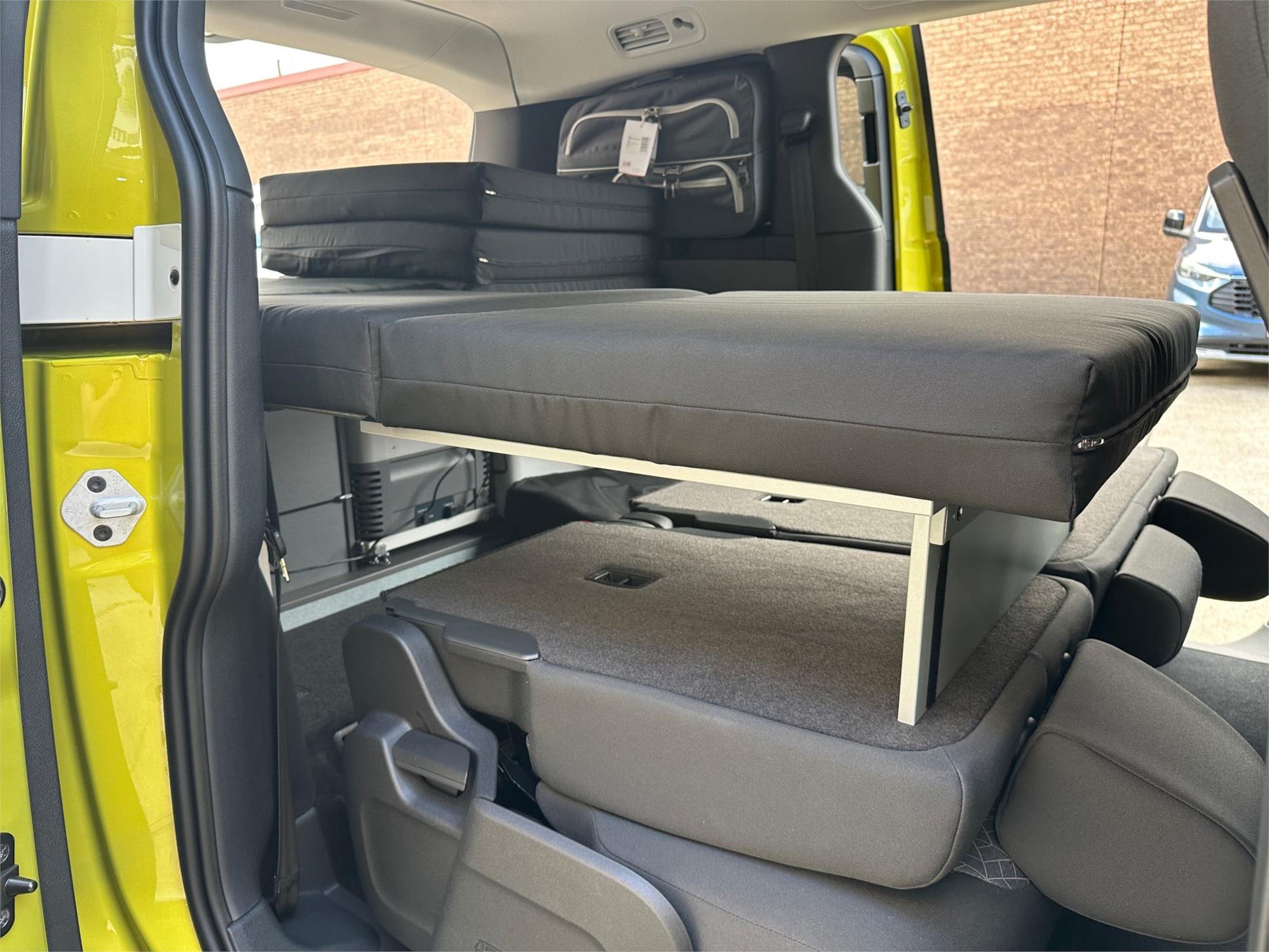 2025 VOLKSWAGEN ID BUZZ PRO SWB CANDY WHITE/POMELO YELLOW CAMPER - [DE ...