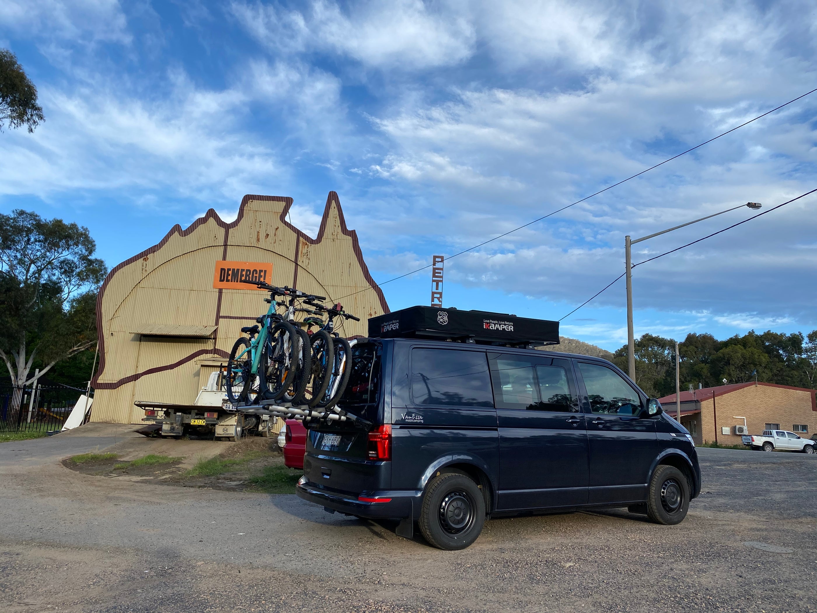 Original T6 Bike Rack from VW - 4 bikes - Genuine Volkswagen 7E0.071.1 ...